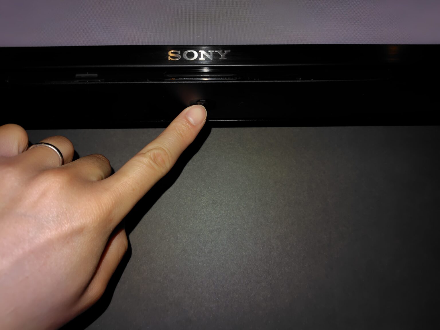SONYのテレビで番組表が出ない不具合を解決できた話【ソニー ブラビラ 番組表 表示されない】